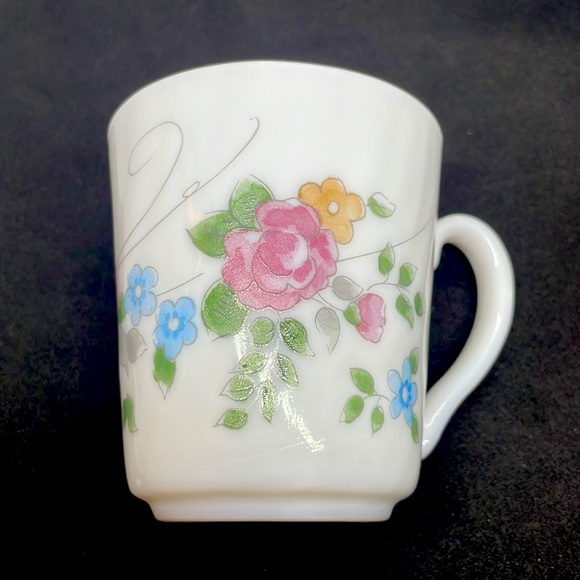 Arcopal | Dining | Vintage Arcopal Milk Glass Coffee Mugs Set Of 4 ...